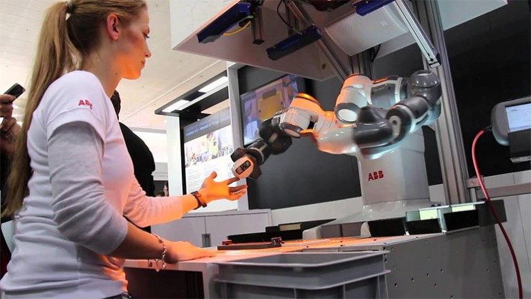 ABB mostra em SP o primeiro robô colaborativo | Business Tech